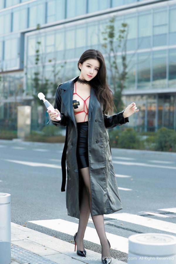 [XiuRen]高清写真图 2025.02.08 No.9855 唐翩翩 黑丝美腿-秀人网套图