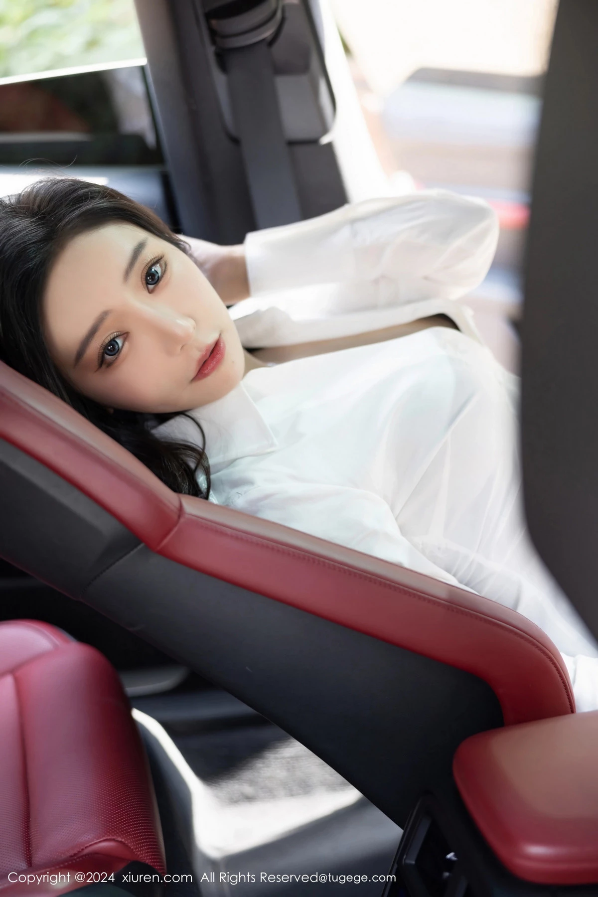 [XiuRen]高清写真图 2024.03.29 No.8314 王馨瑶yanni 黑丝美腿-秀人网