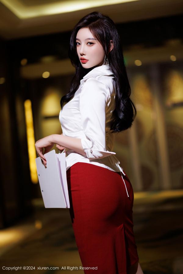 [XiuRen]高清写真图 2024.12.06 No.9565 杨晨晨Yome OL美腿-秀人网